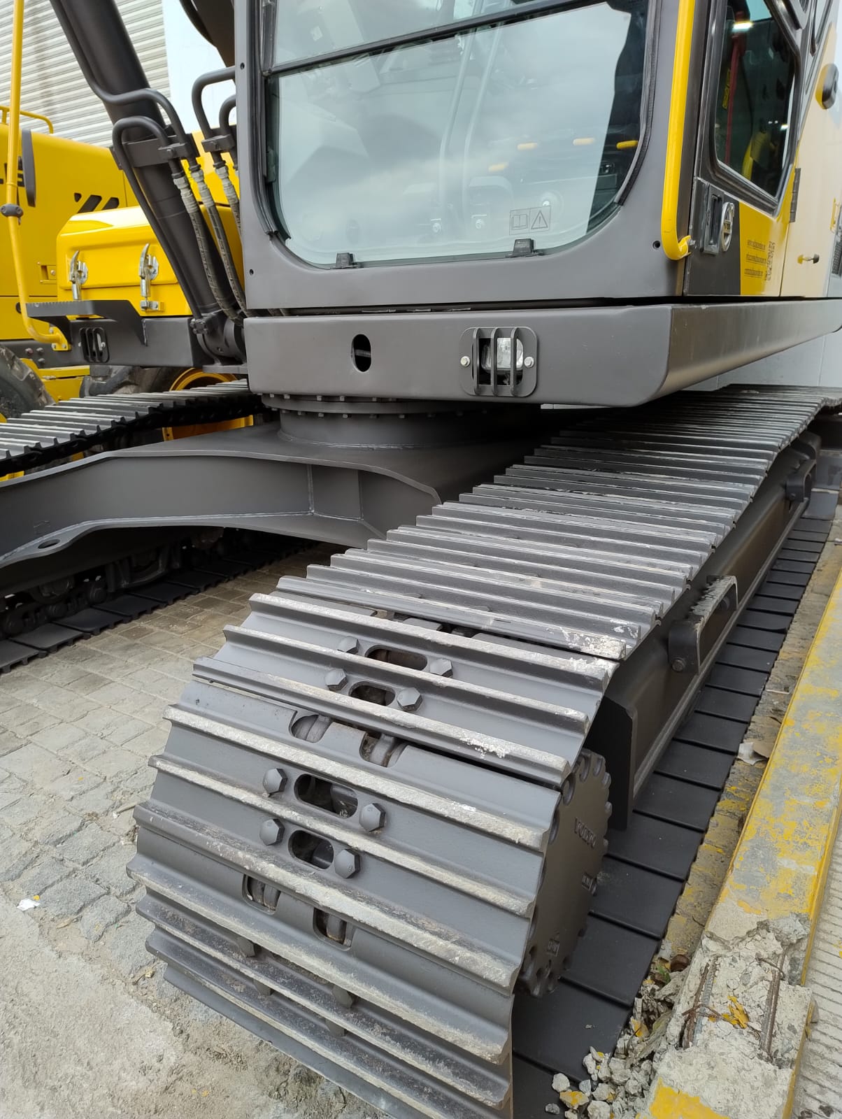 EXCAVADORA SOBRE ORUGAS EC210DL | AscendumR