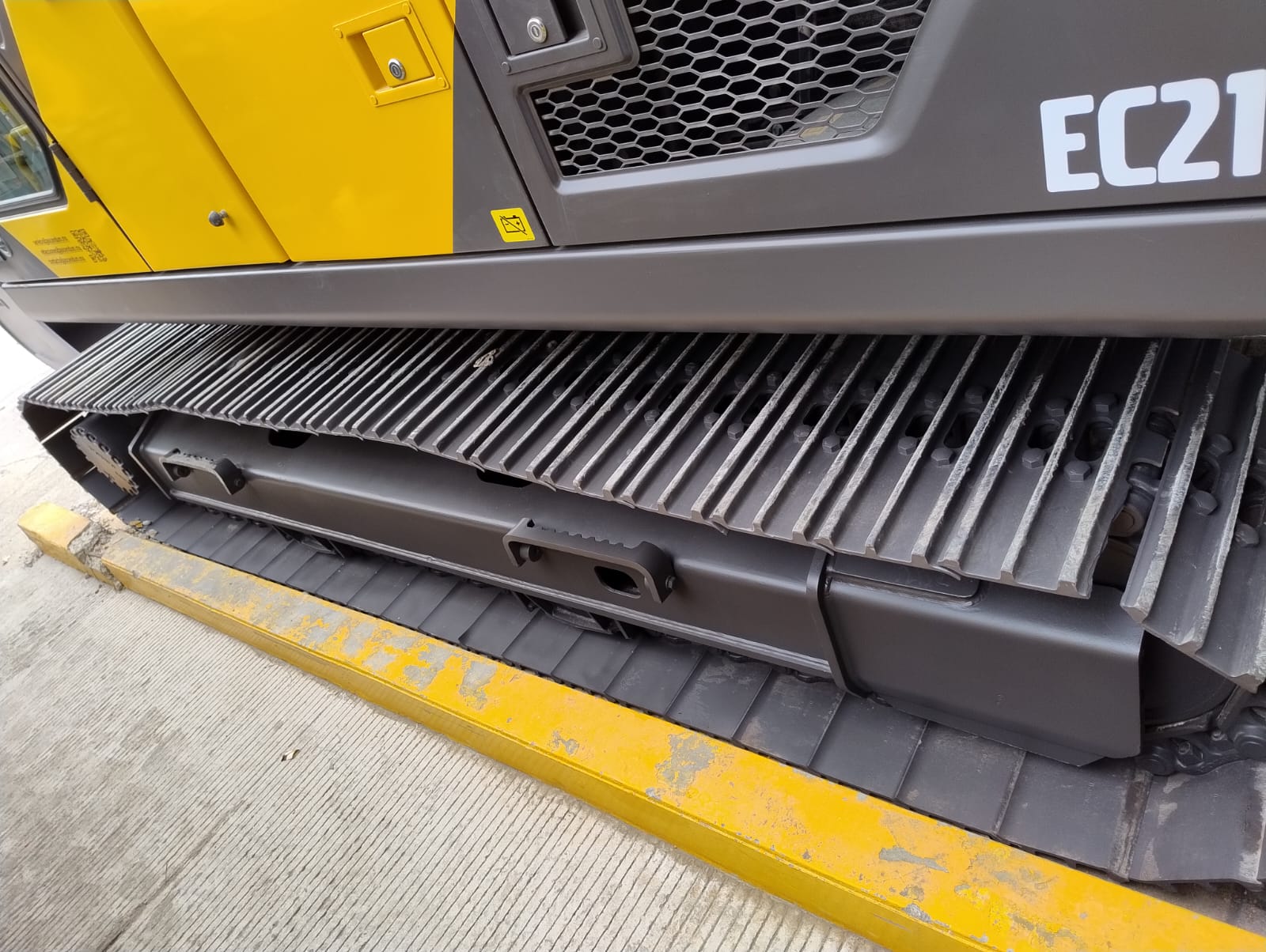 EXCAVADORA SOBRE ORUGAS EC210DL | AscendumR